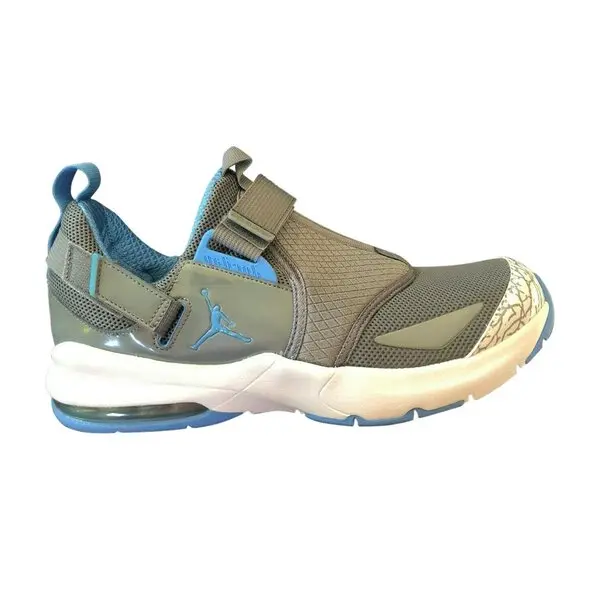 JORDAN Trunner 11 Lx Sneakers