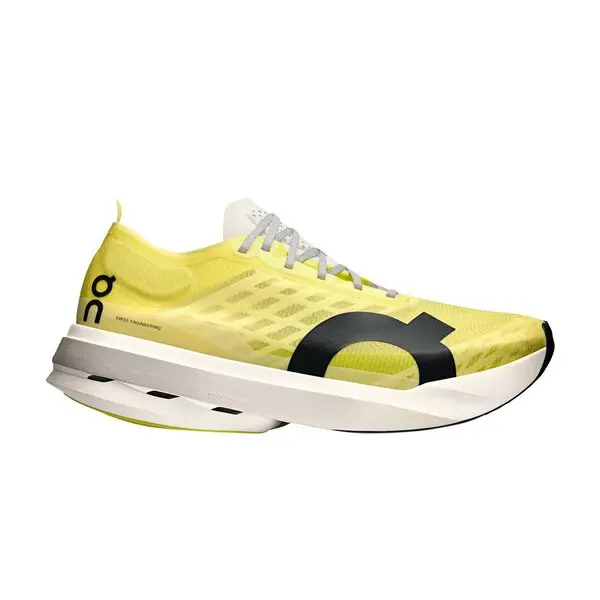 On Cloudboom Strike Sneakers - Yellow
