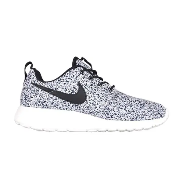 Nike Roshe Run Sneakers - Black