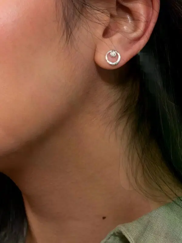 DOWER AND HALL Circle Dewdrop Stud Earrings