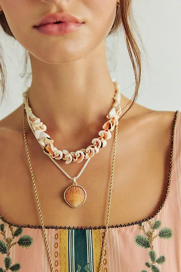 DUNTON ELLERKAMP Shell Pendant Necklace