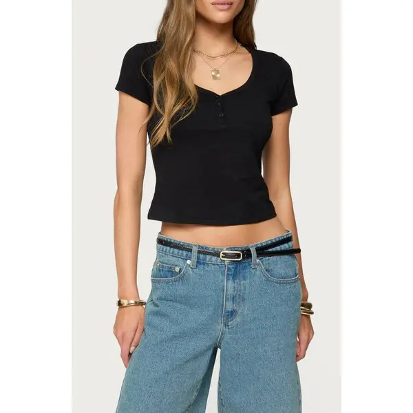 EDIKTED Katerina Henley Crop Top - Black
