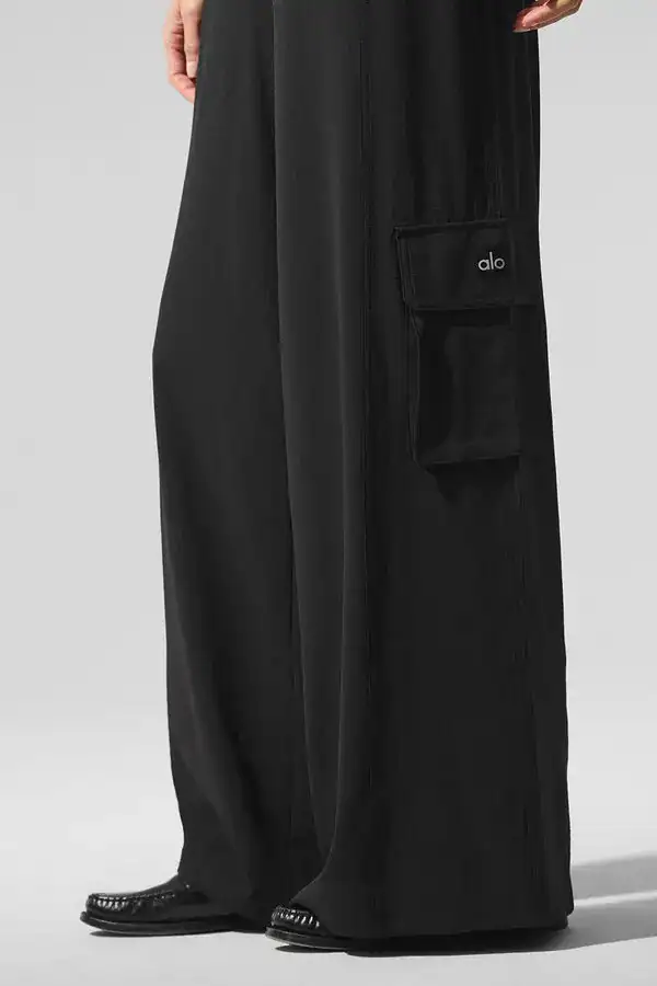 alo yoga　Dreamscape カーゴ ワイドレッグ パンツ Alo Yoga Dreamscape Cargo Wide Leg Pants - Black | Editorialist