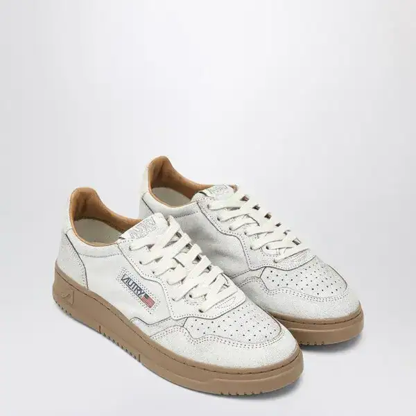 Autry Medalist Low Super Vintage Sneakers - White | Editorialist