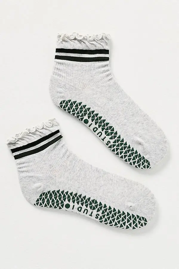 DAILY PRACTICE BY ANTHROPOLOGIE X Pointe Studio Ruffle Grip Socks - Grey Stripe