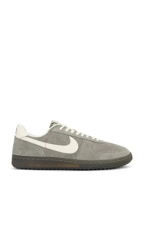 Nike Field General - Light Army & Natural