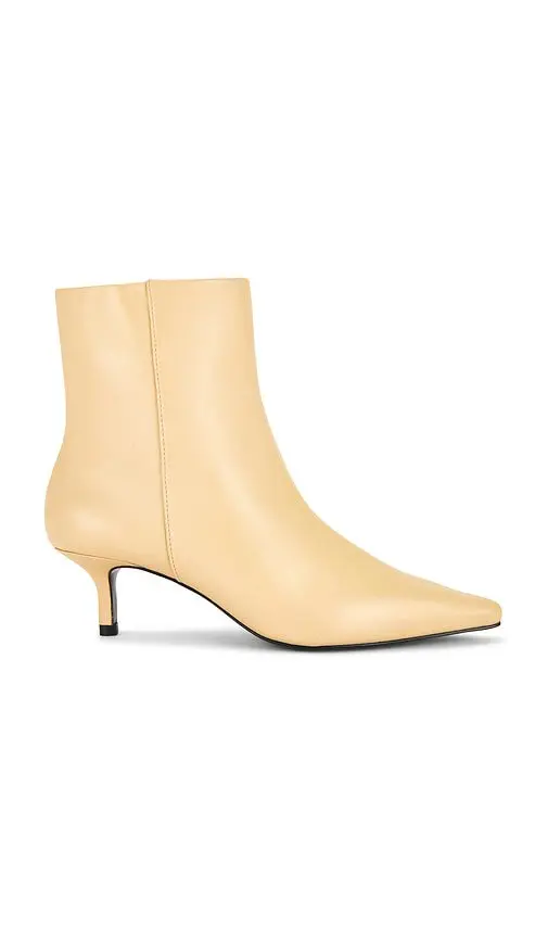 BLACK SUEDE STUDIO Harlow 50 Boot - Custard