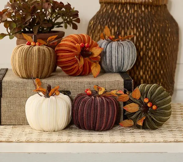 VALERIE PARR HILL Set Of 6 3' Pumpkins With Leaves Valerie
