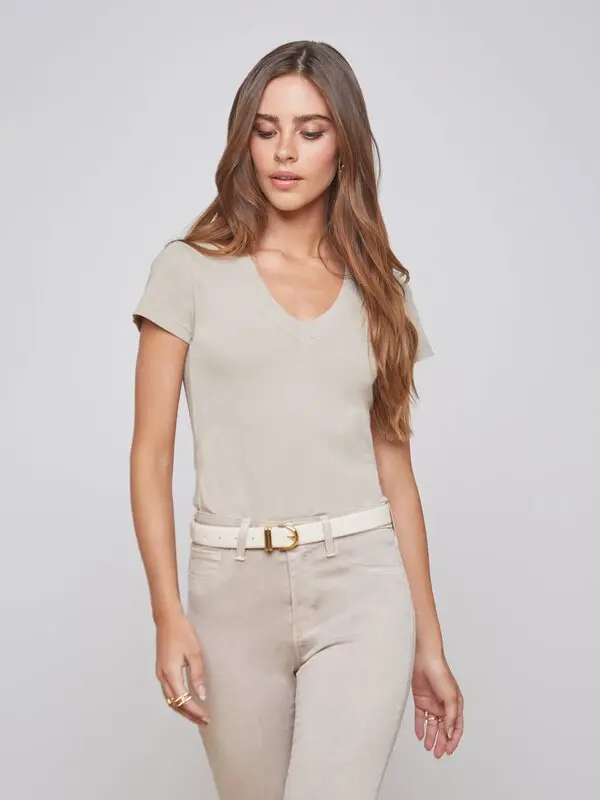 L'Agence Becca Cotton V-neck T-shirt - Biscuit