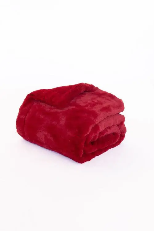 SEA TO ME BLANKETS Carmel Cuddle Faux Fur Throw Blanket - Red