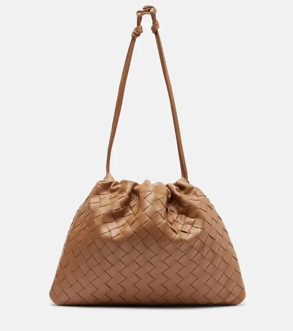 Bottega Veneta The Pouch Leather Clutch - Beige