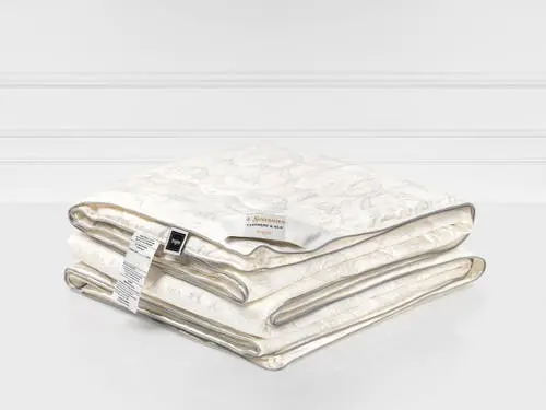 TOGAS 4 Seasons Cashmere Silk Comforter