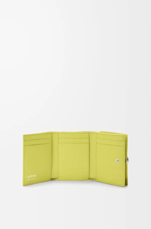 Loewe Pebble Trifold Wallet In Shiny Nappa Leather Skin - Light Citrine