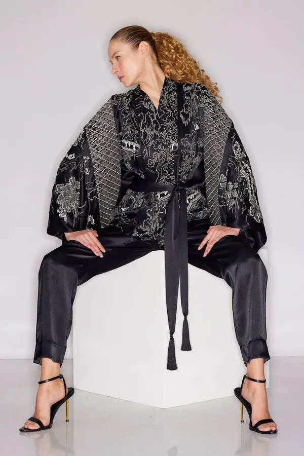 Natori Couture Nara Embroidered Silk Wrap - Gray / Black / White