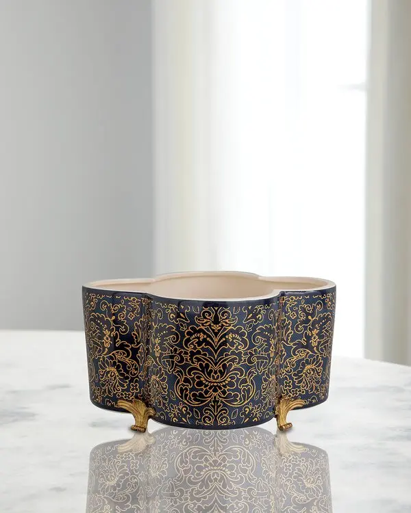 PORT 68 Richmond Damask Quatrefoil Planter
