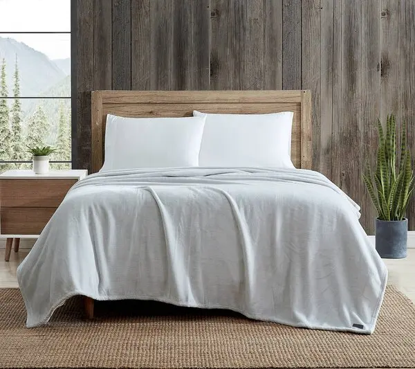 Eddie Bauer Ultra Soft Grey Flannel Full/queen Blanket