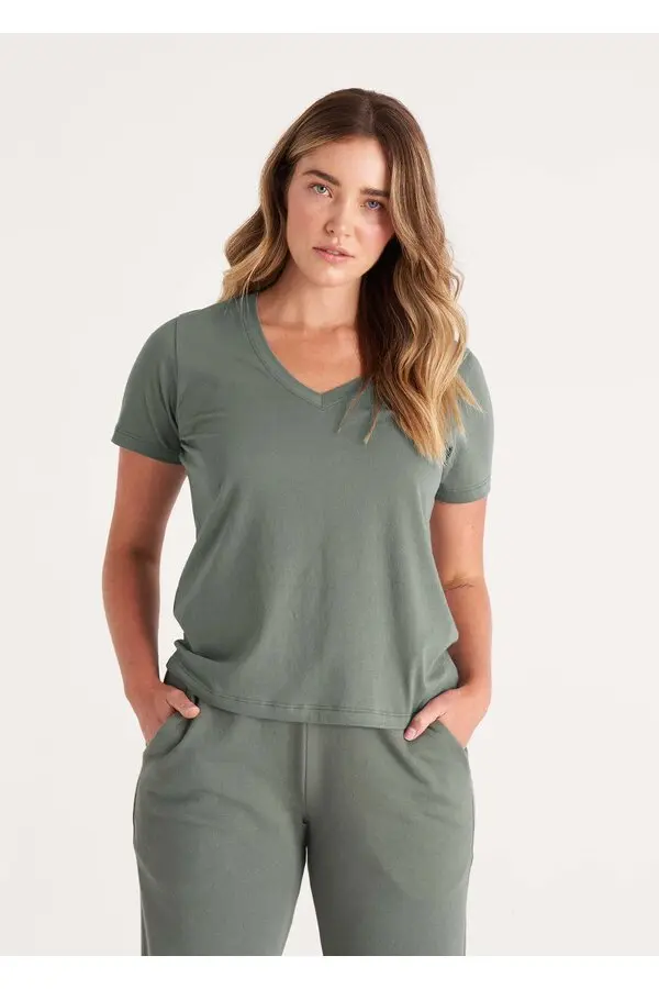 THE STANDARD STITCH V-neck Tee - Green