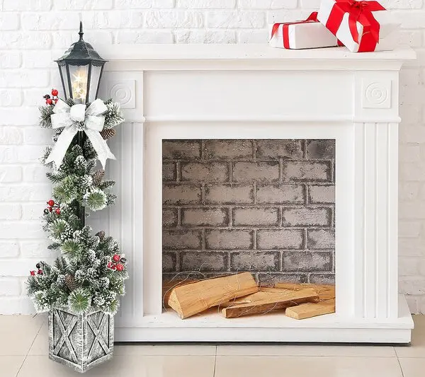 SANTA'S WORKSHOP 4ft Needle Pine Lamp Post, 50 Lights