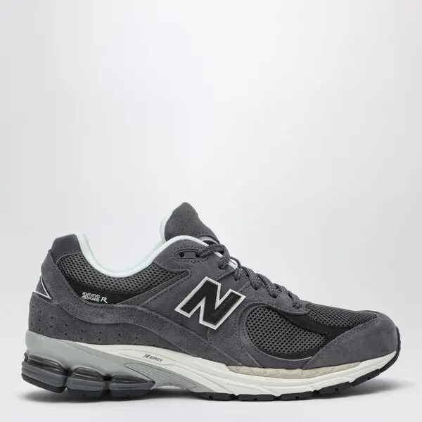 NEW BALANCE 2002r Low Top Sneakers