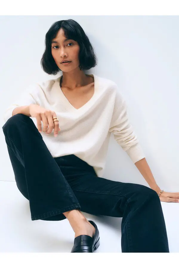 WHITE & WARREN Cashmere V-neck Sweater