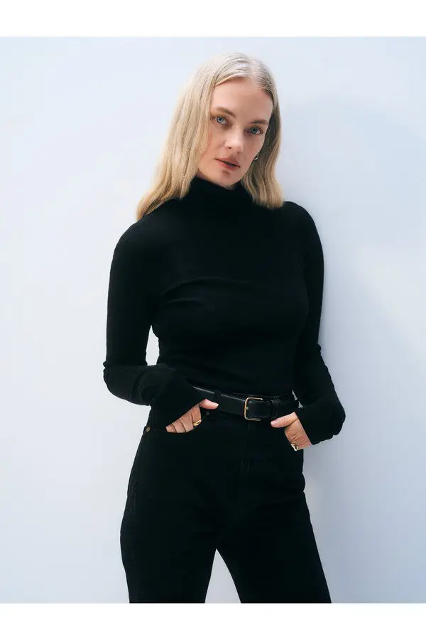 WHITE & WARREN Superfine Cashmere Blend Turtleneck
