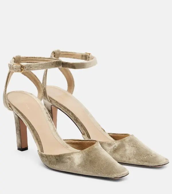 THE ROW Carla 80 Velvet Pumps - Beige