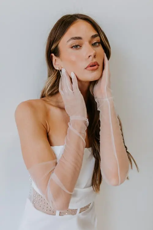 UNTAMED PETALS Bishop Gloves