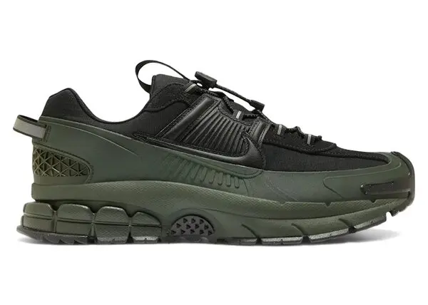 Nike Zoom Vomero 5 Roam Sneakers
