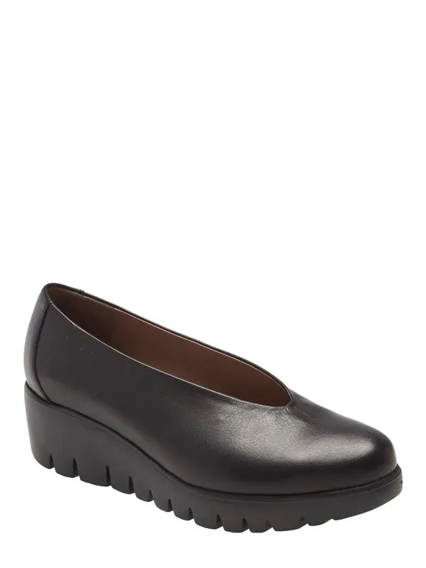 WONDERS Lightweight Wedge Pump - Black Smooth Leather