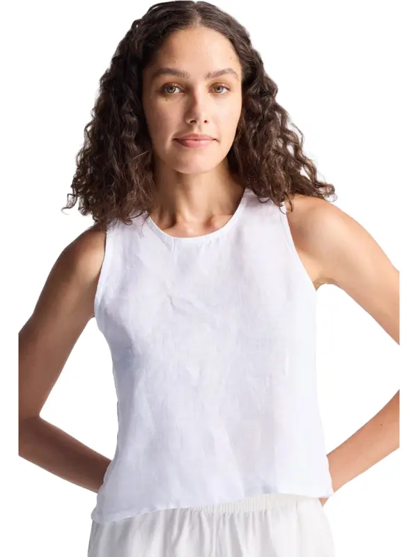 REISTOR Button Back Embroidered Crop Top - Red