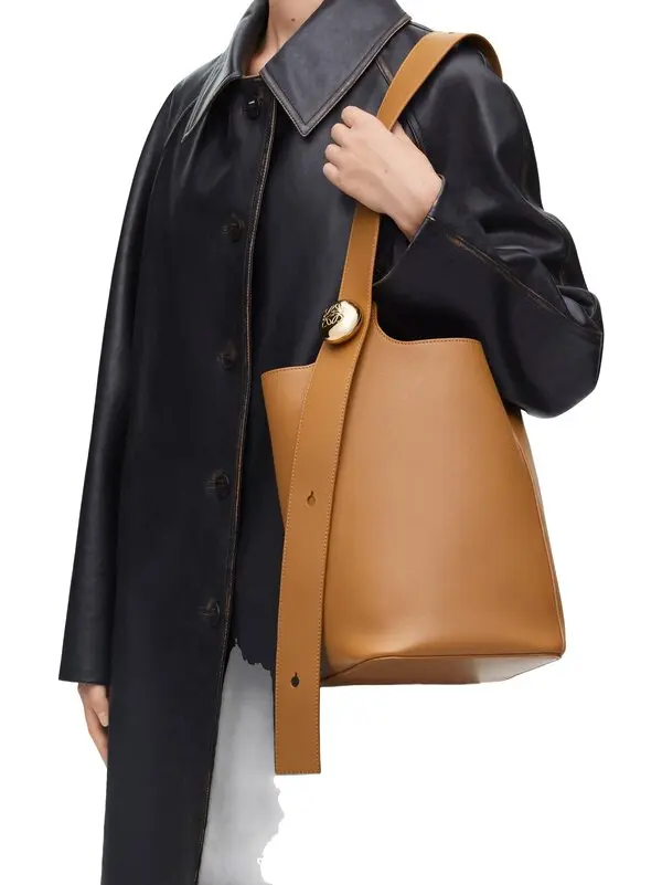 Loewe Pebble Bucket Bag - Oak