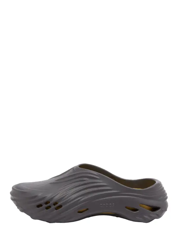 CROCS Echo Wave Clogs - Black Sand