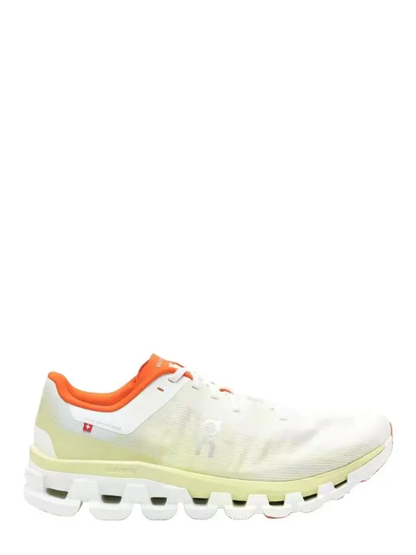 On Cloudflow 4 Sneakers - White/hay