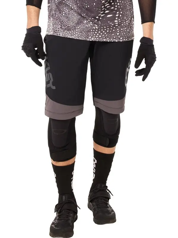 Oakley Maven Scrub Short - Black,grey