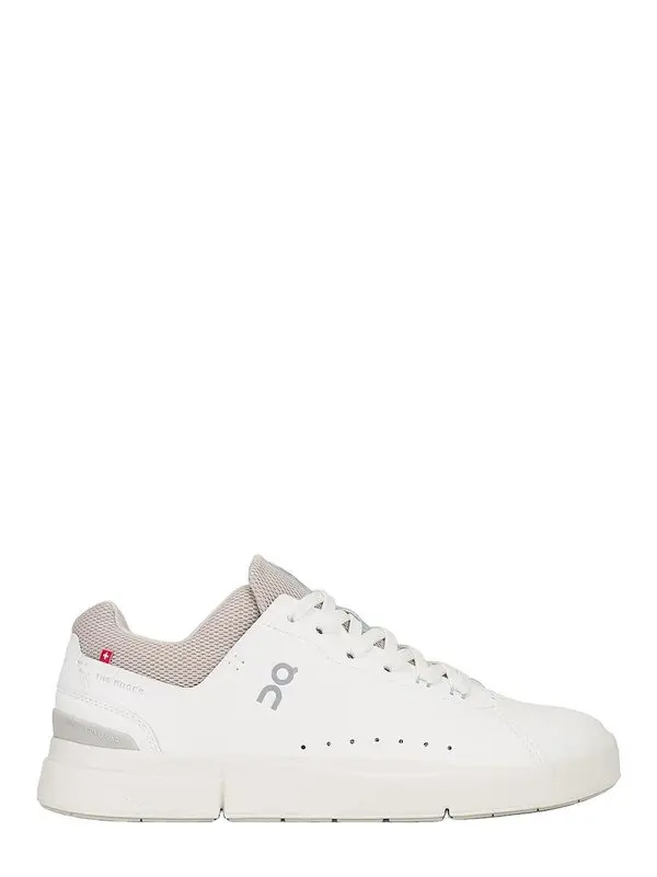 On The Roger Advantage Sneakers - White & Sand