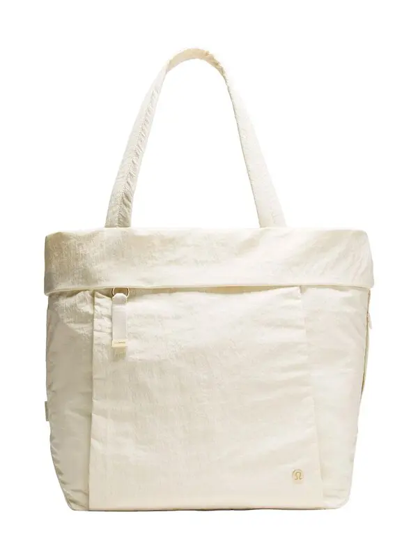 Lululemon On My Level Carryall Tote Bag 27.5l - Light Ivory/gold