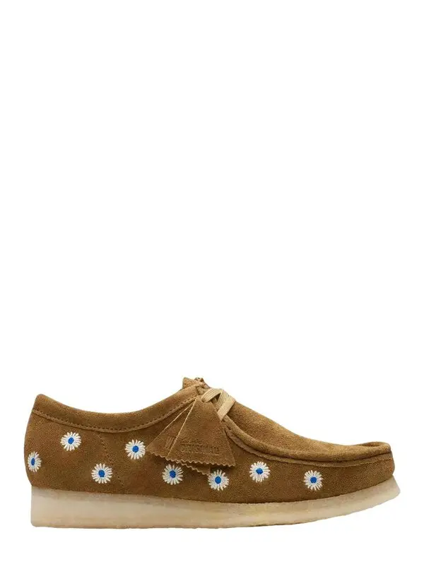 Clarks Wallabee With Floral Embroidery - Green