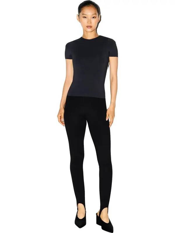 SKIMS Soft Smoothing Seamless Padded T-shirt - Onyx