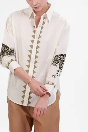 Las Surenas Snow Leopard Appliqué Poplin Shirt - White