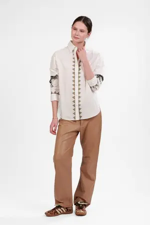 Las Surenas Snow Leopard Appliqué Poplin Shirt - White