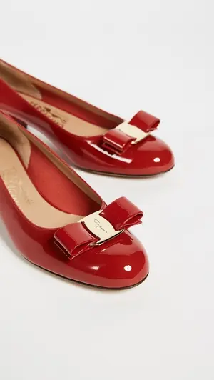 FERRAGAMO Vara Low Heel Pumps - Rosso