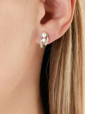 Yoko London 18kt Yellow Diamond And Pearl Stud Earrings
