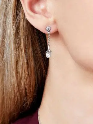 Yoko London 18kt White Gold Diamond And Pearl Drop Earrings