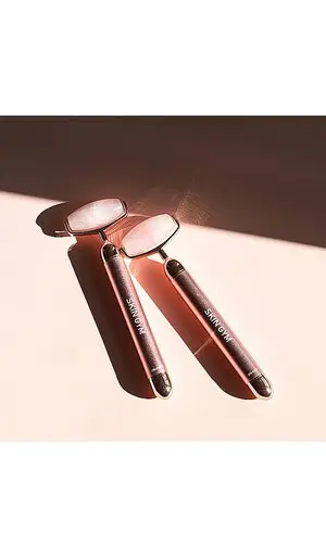 SKIN GYM Rose Quartz Vibrating Roller