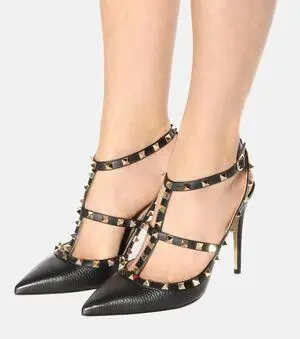 Valentino Garavani Rockstud Leather Pumps - Black