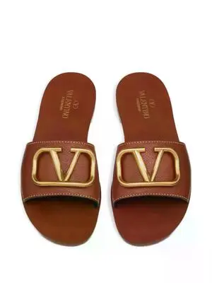 Valentino Garavani Vlogo Signature Slide Sandal In Grainy Cowhide - Brown