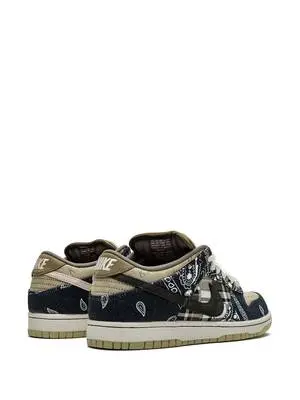Nike X Travis Scott Sb Dunk Low Qs Sneakers
