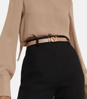 Valentino Garavani Vlogo Signature 20 Reversible Leather Belt - Beige