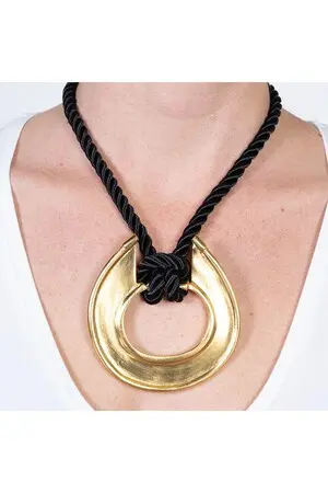 KENNETH JAY LANE Satin Pendant Necklace - Gold