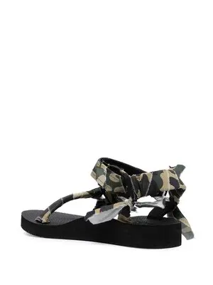 ARIZONA LOVE Trekky Camouflage-print Sandals - Green